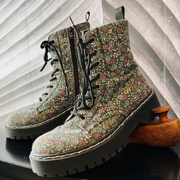 Sincerly Jules | Shoes | Sincerely Jules 75 Harley Combat Boots Black ...